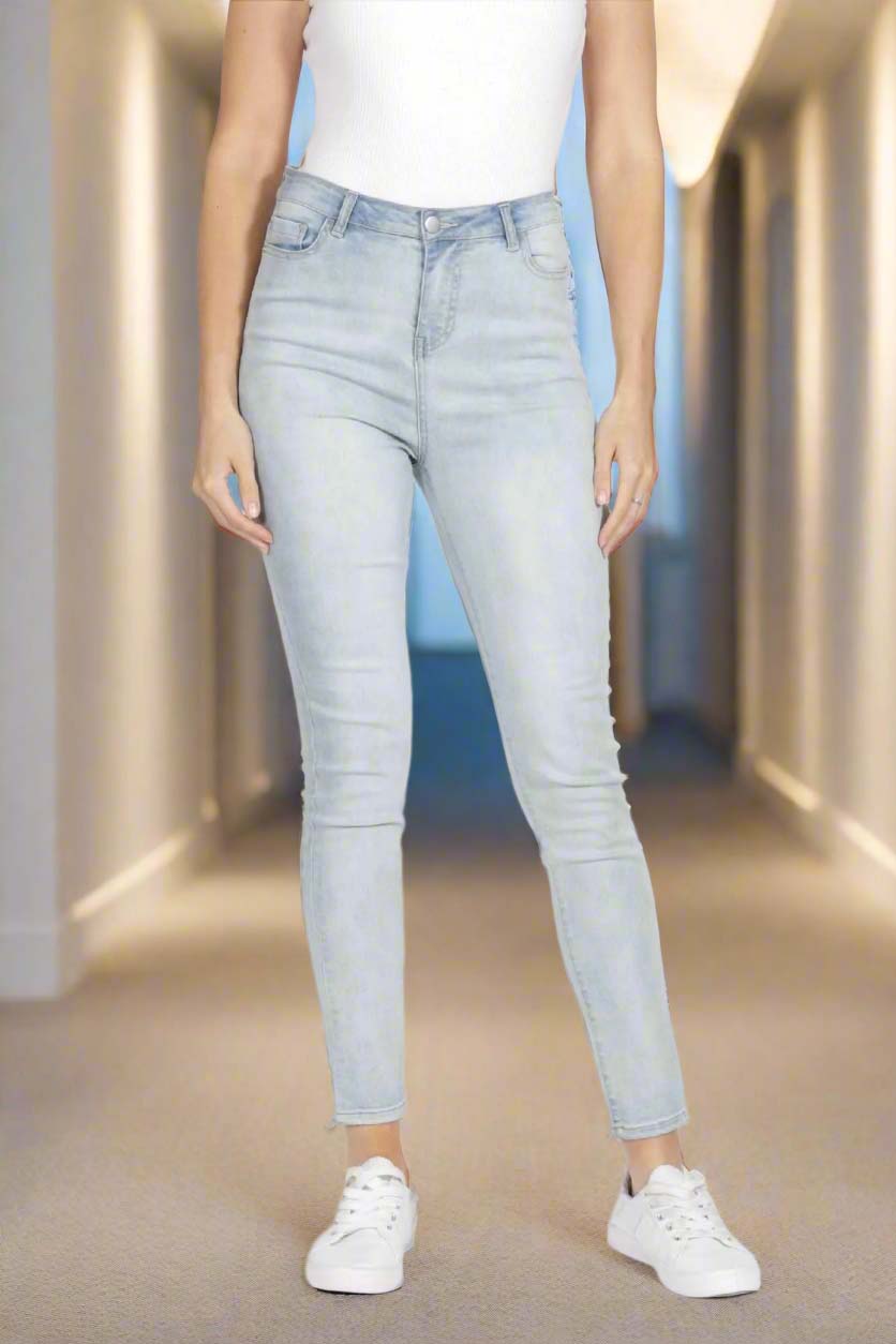 Betty Basics Rizzo Jean in Light Indigo – Hey Sara